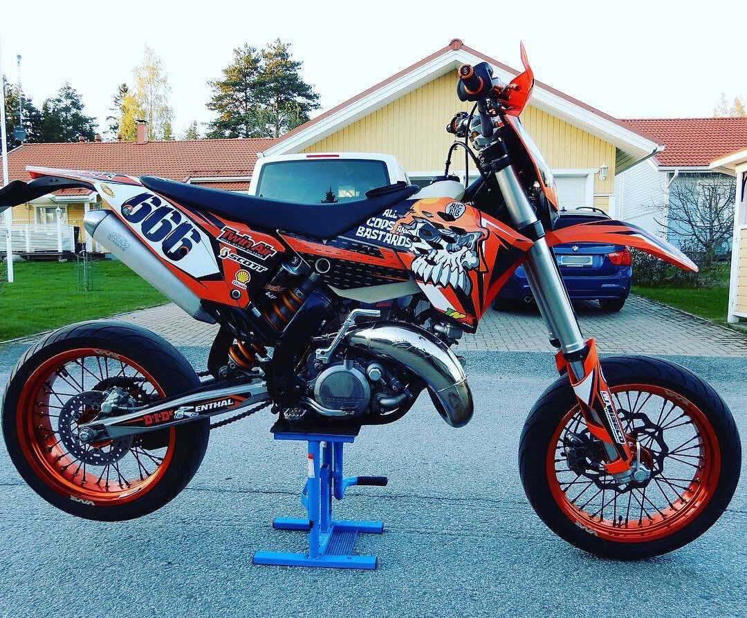 Full Custom Graphics for dirtbikes and supermoto • TMX Graphics