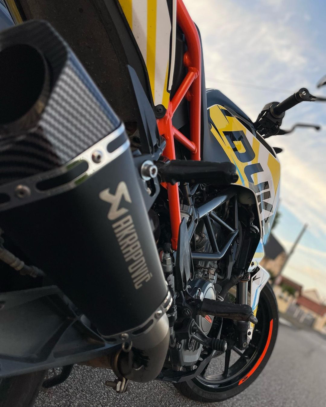 Sting Series• White • graphics kit for KTM Duke 125 to 390 • TMX Graphics