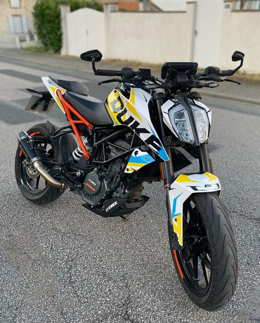 Sting Series• White • graphics kit for KTM Duke 125 to 390 • TMX Graphics